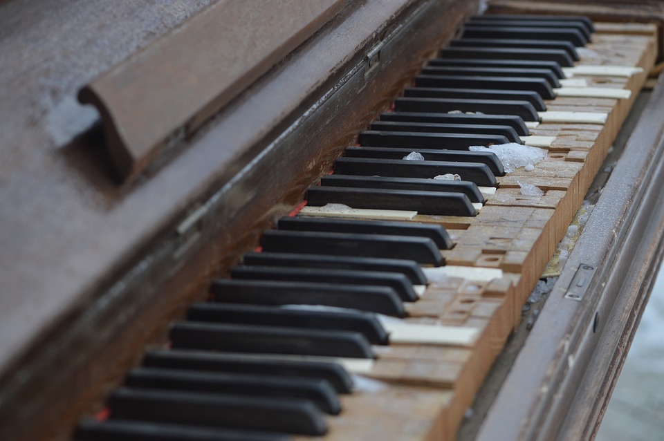 piano, damaged, keys - Stock Image - Everypixel